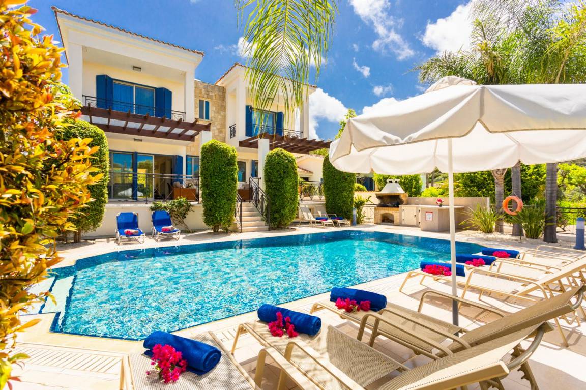 260 M² Villa ∙ 5 Bedrooms ∙ 11 Guests - Cyprus