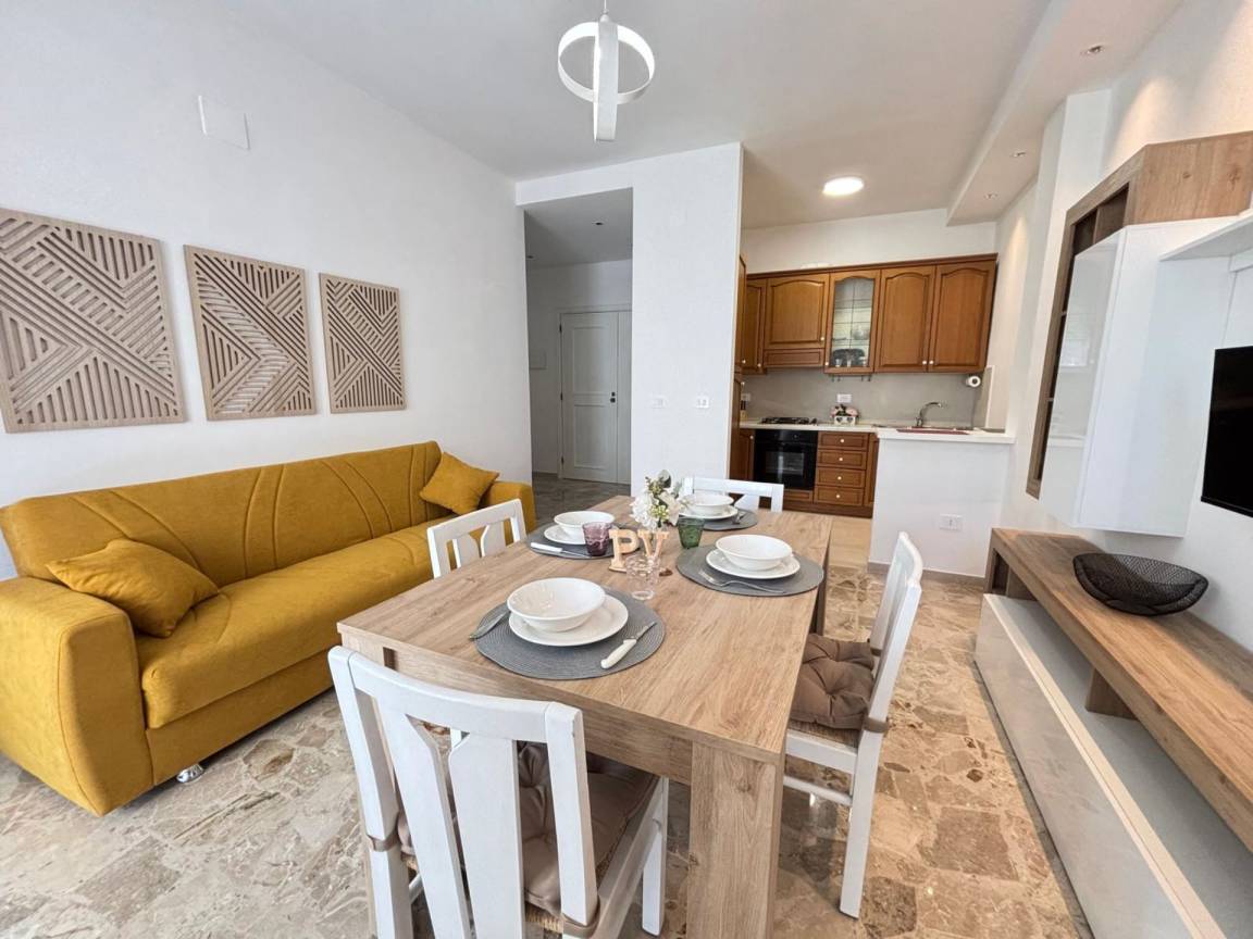 Appartement ∙ 2 Slaapkamers ∙ 4 Gasten - Pineto