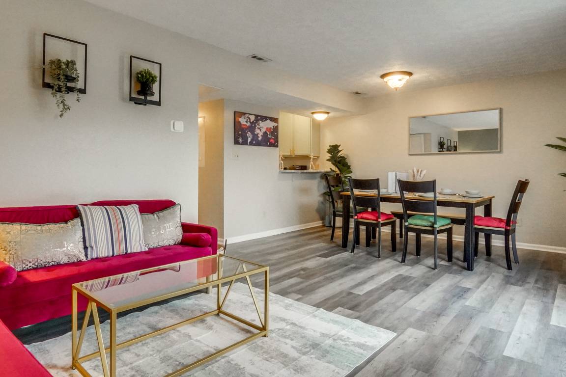 106 M² Ferienwohnung ∙ 3 Schlafzimmer ∙ 6 Gäste - Fayetteville, NC