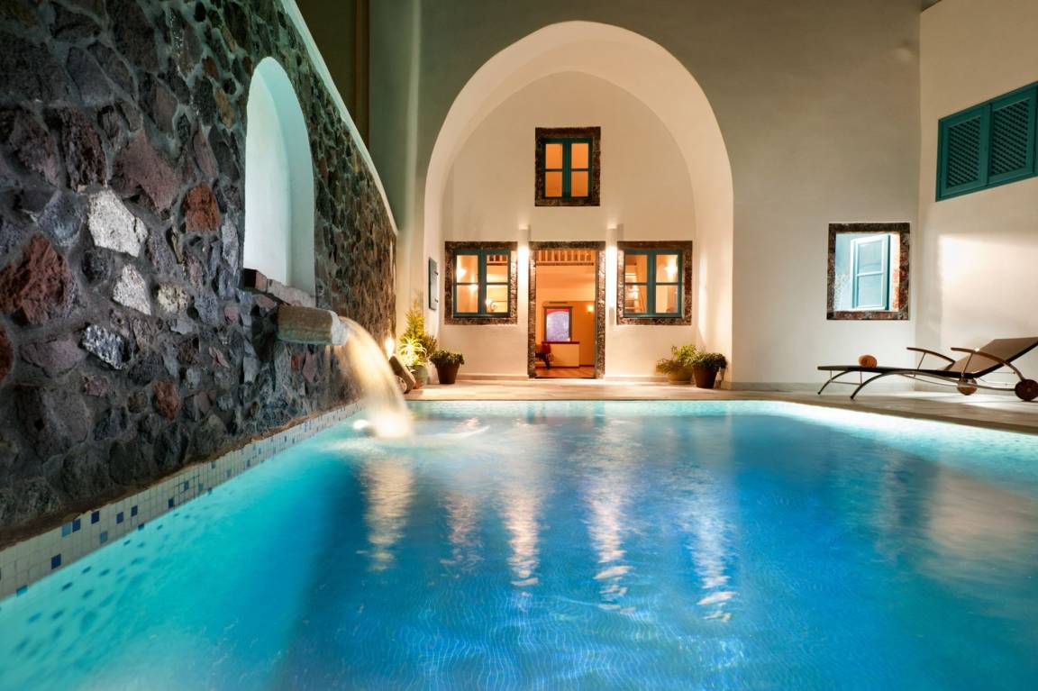 Villa ∙ 2 Bedrooms ∙ 5 Guests - Santorini