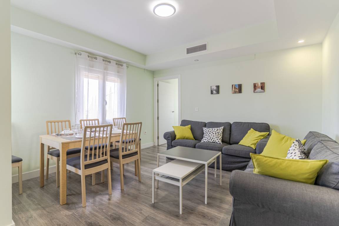 120 M² Apartment ∙ 4 Bedrooms ∙ 8 Guests - Granada