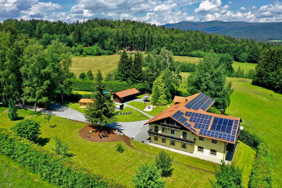 625 M² Ferienhaus ∙ 10 Schlafzimmer ∙ 40 Gäste - Grafenau