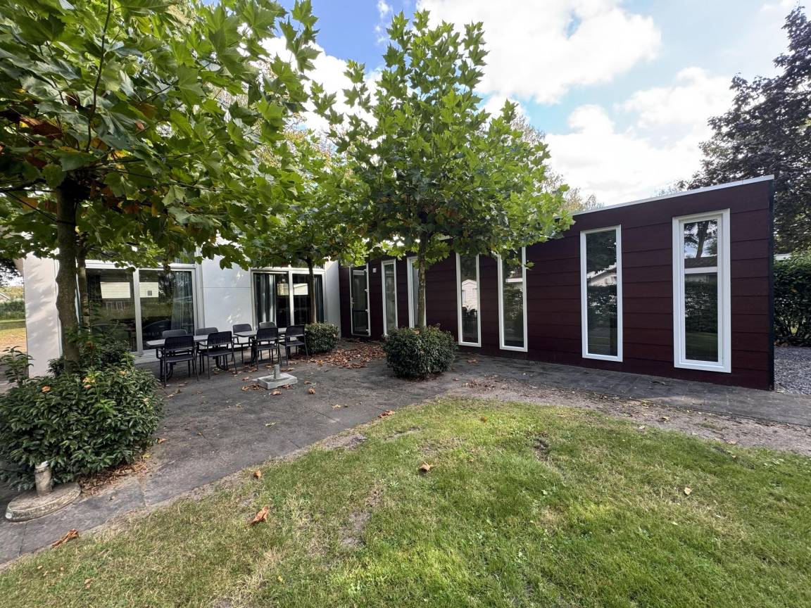 Bungalow ∙ 4 Bedrooms ∙ 8 Guests - Roermond