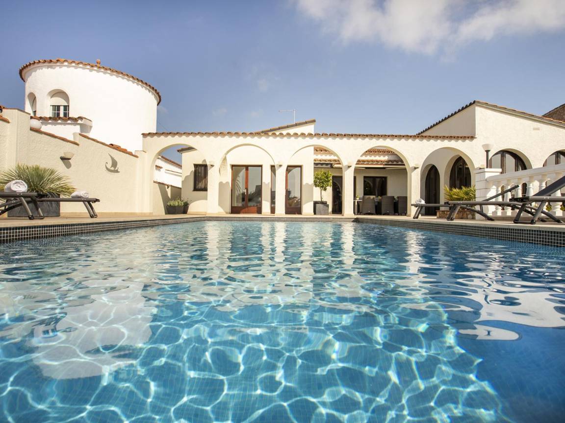 256 M² House ∙ 5 Bedrooms ∙ 10 Guests - Empuriabrava