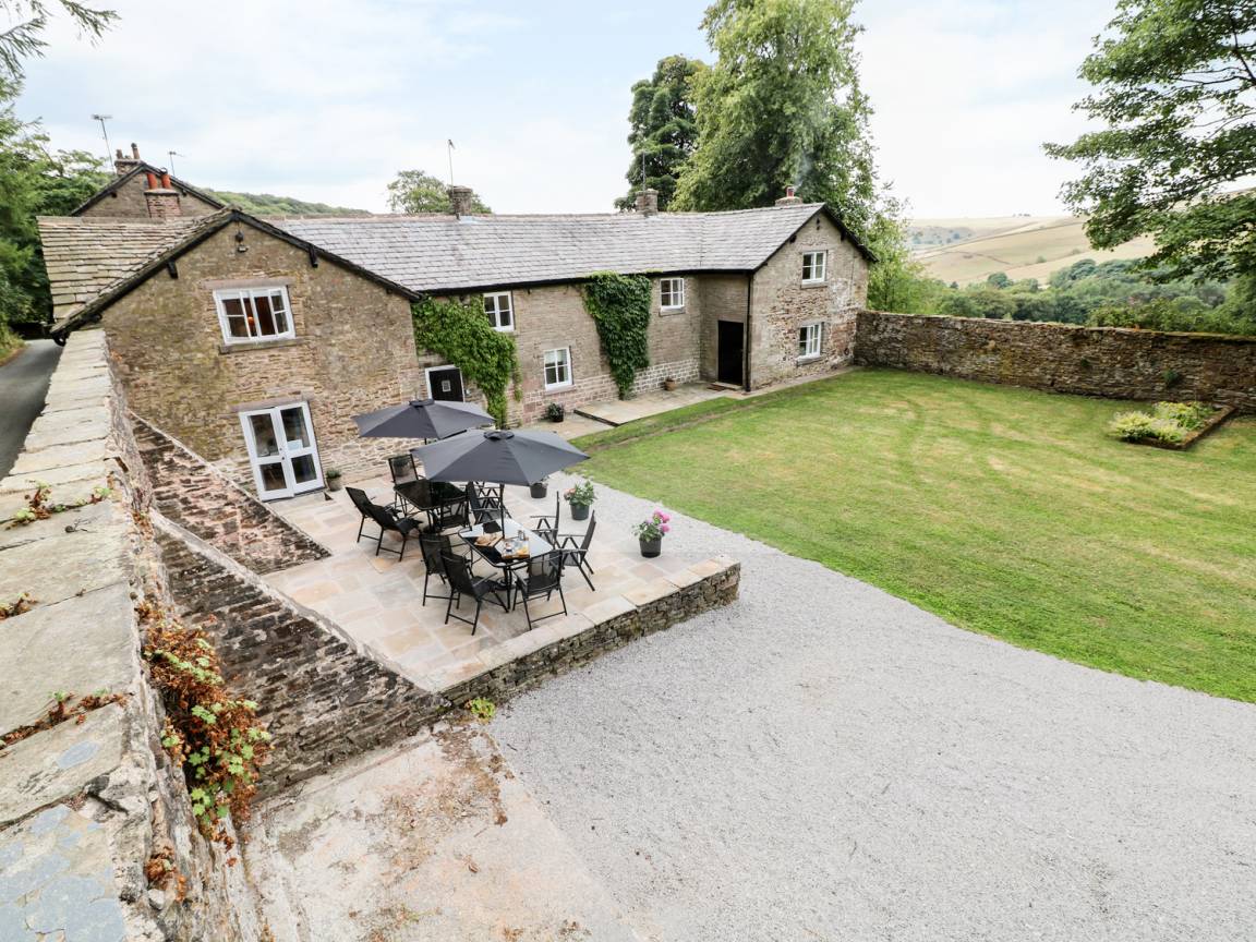 Cottage ∙ 6 Bedrooms ∙ 12 Guests - Macclesfield, UK