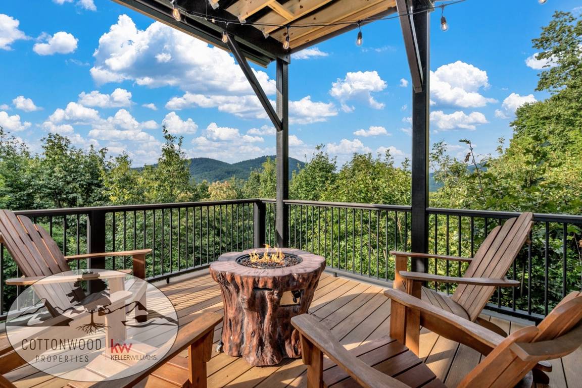 House ∙ 2 Bedrooms ∙ 6 Guests - Black Mountain, NC