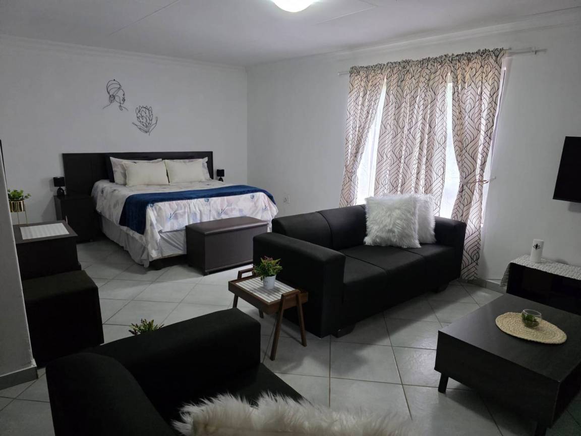 600 M² Talo ∙ 2 Makuuhuonetta ∙ 6 Vierasta - Pretoria