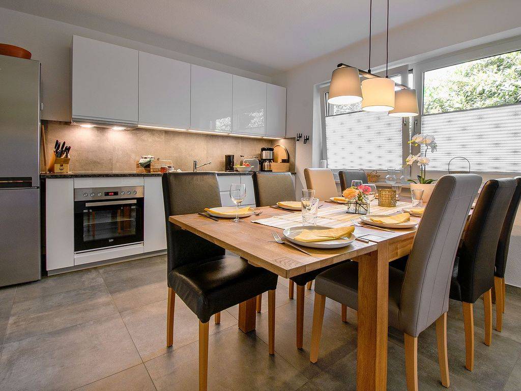 150 M² Ferienhaus ∙ 4 Schlafzimmer ∙ 8 Gäste - Rastede