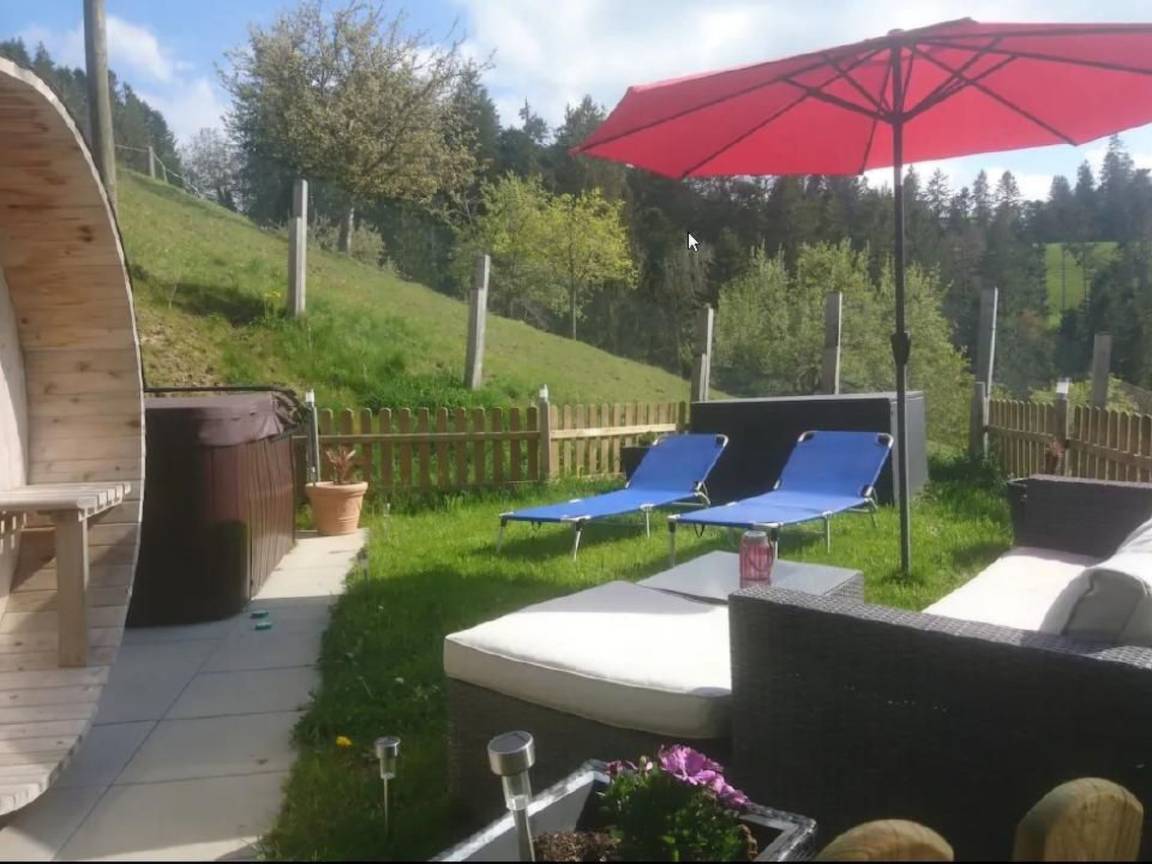 80 M² Ferienwohnung ∙ 1 Schlafzimmer ∙ 2 Gäste - Kanton Freiburg