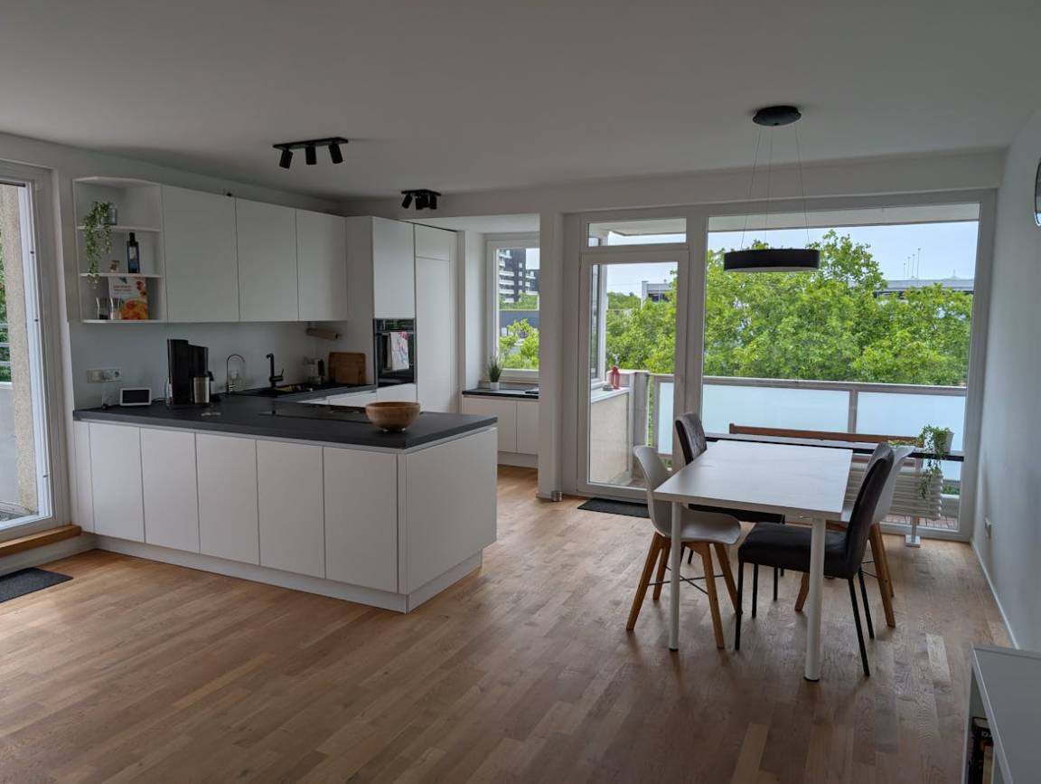 115 M² Appartement ∙ 2 Slaapkamers ∙ 4 Gasten - Keulen