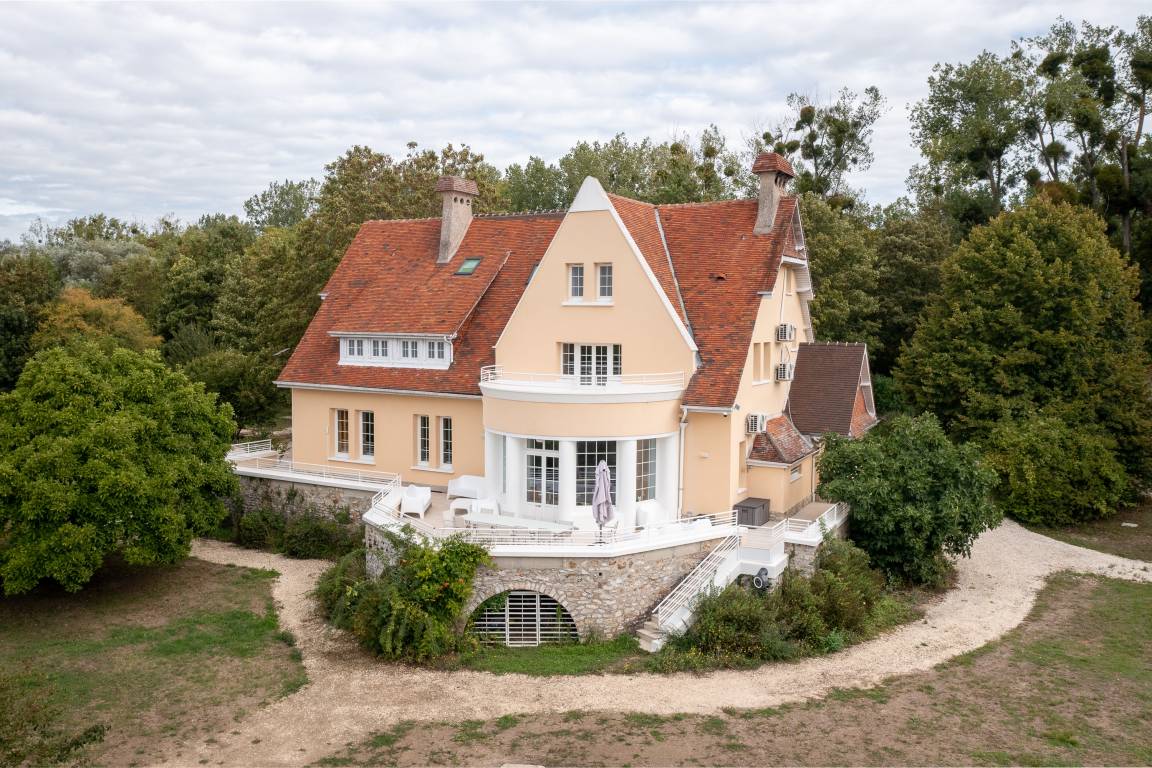 450 M² House ∙ 10 Bedrooms ∙ 15 Guests - Meaux