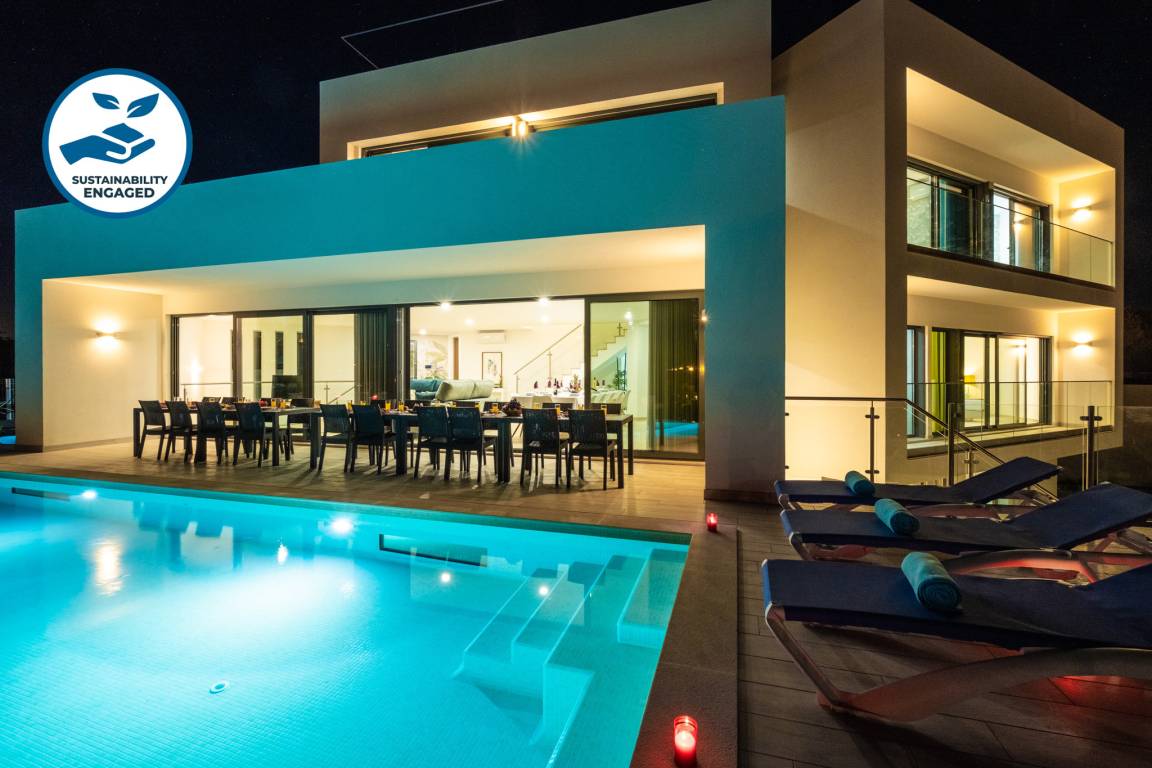 320 M² Villa ∙ 9 Bedrooms ∙ 34 Guests - Algarve