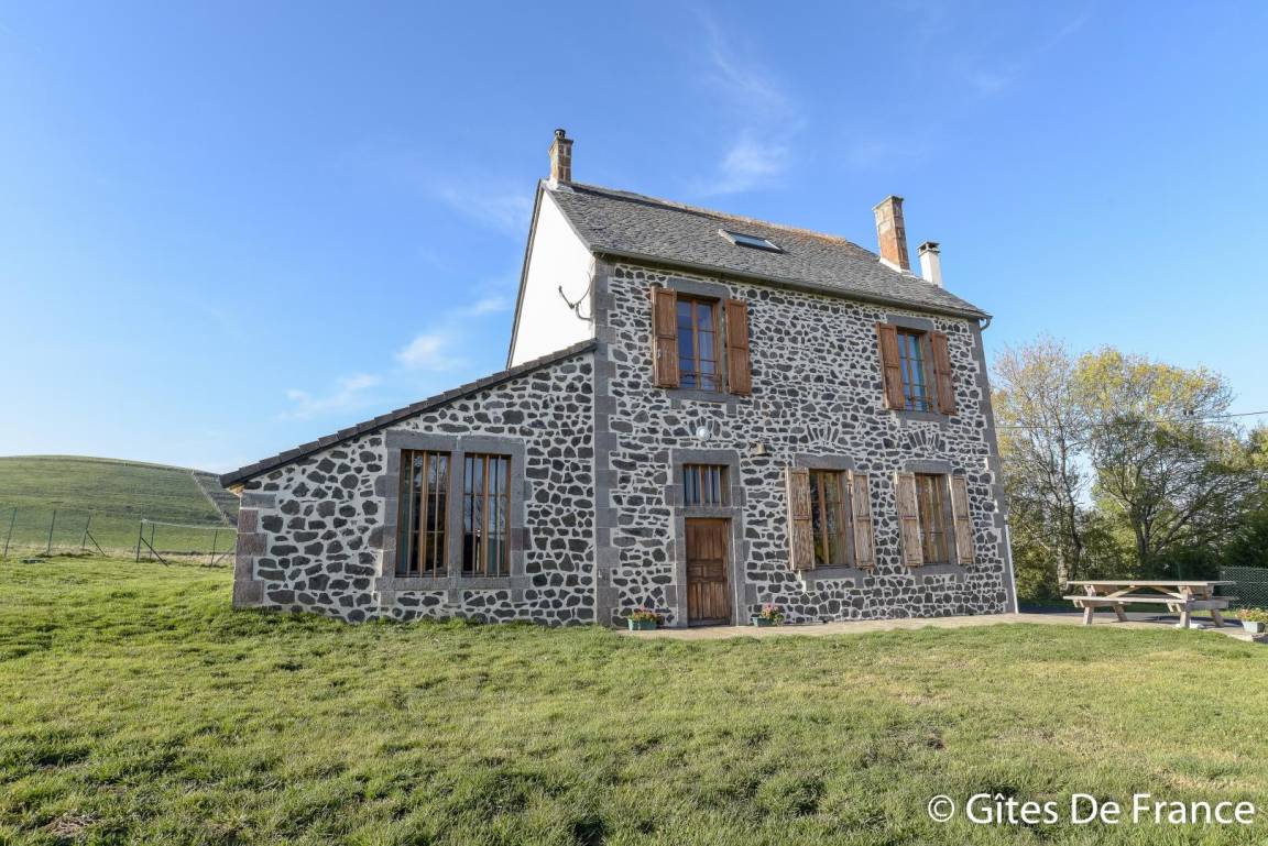 116 M² Gîte ∙ 4 Bedrooms ∙ 8 Guests - Super-Besse