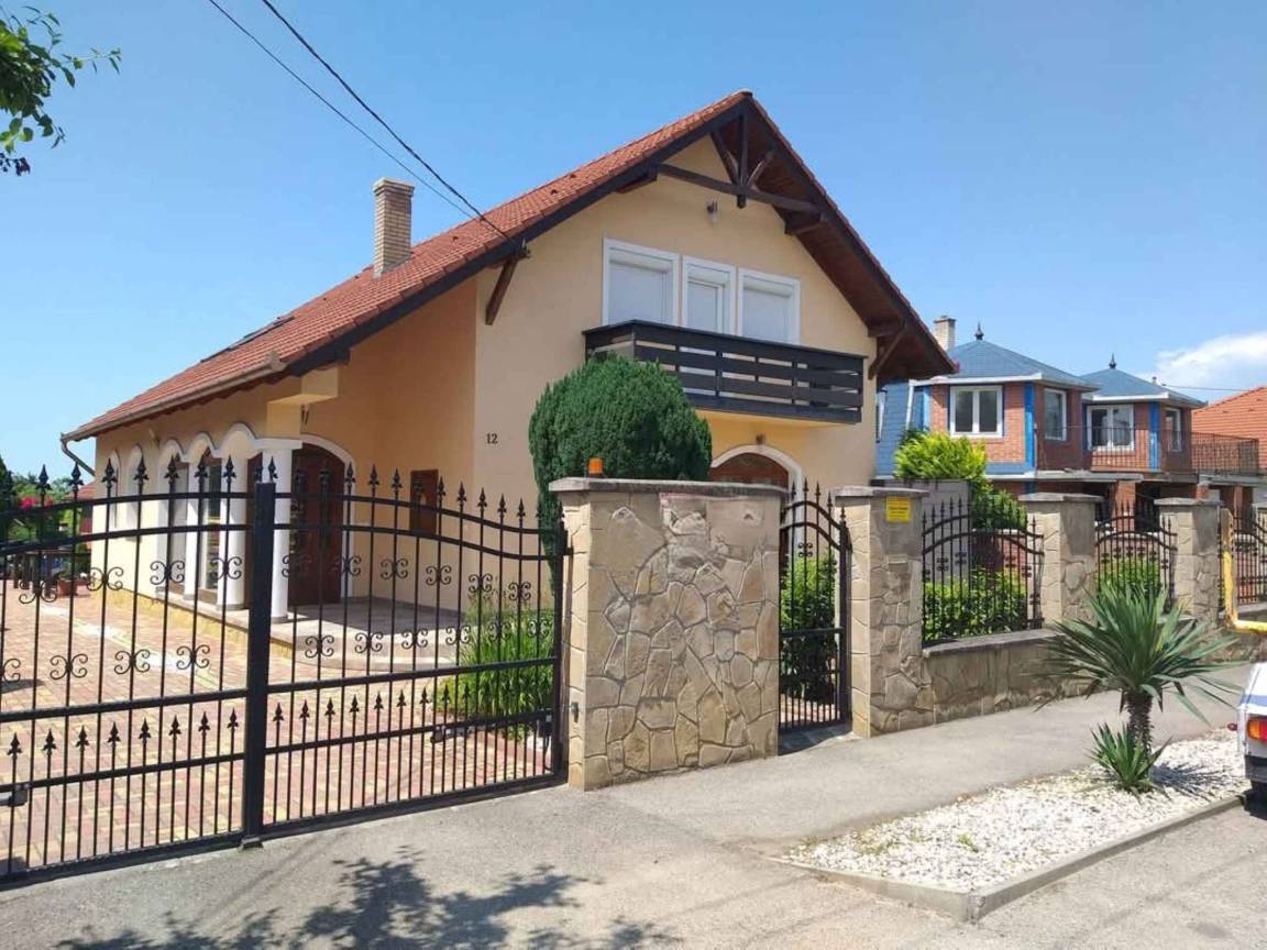 30 M² Ferienwohnung ∙ 2 Schlafzimmer ∙ 4 Gäste - Balatonlelle