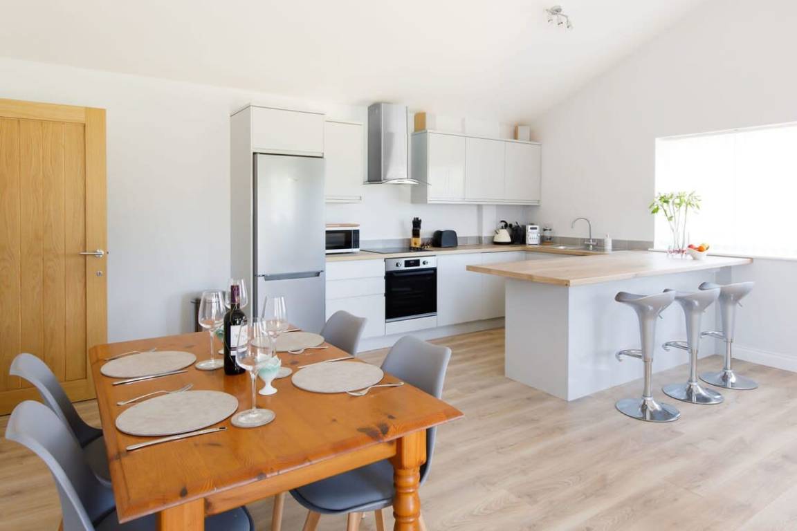 93 M² House ∙ 2 Bedrooms ∙ 4 Guests - Chichester