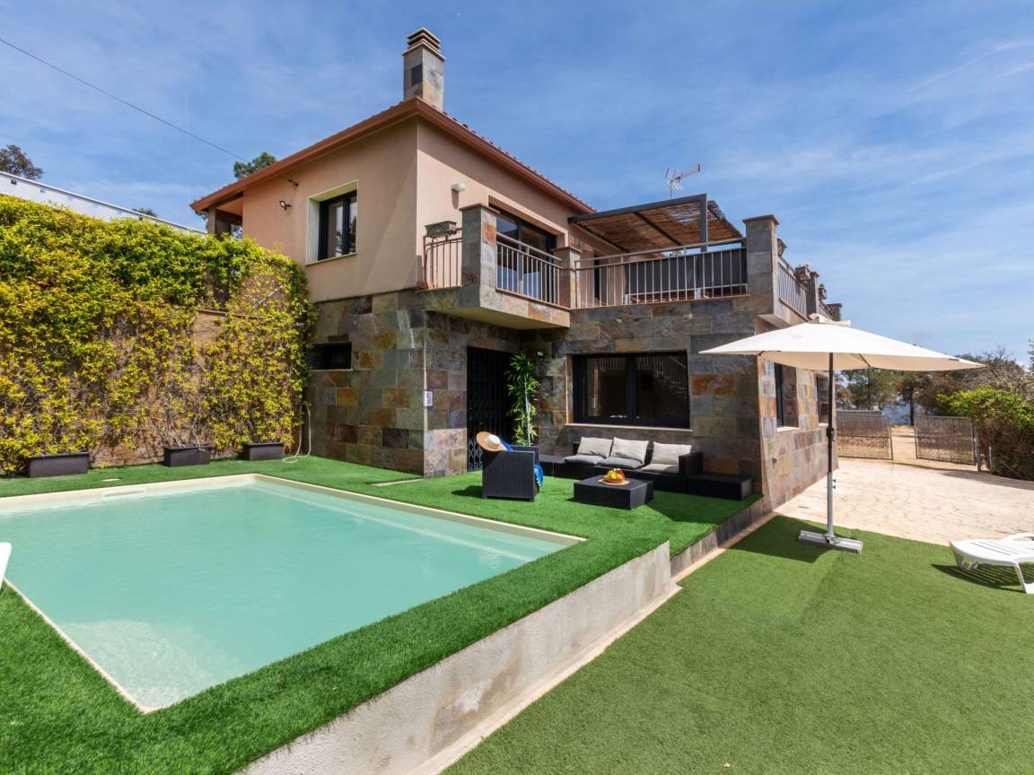 175 M² Huis ∙ 4 Slaapkamers ∙ 8 Gasten - Lloret de Mar