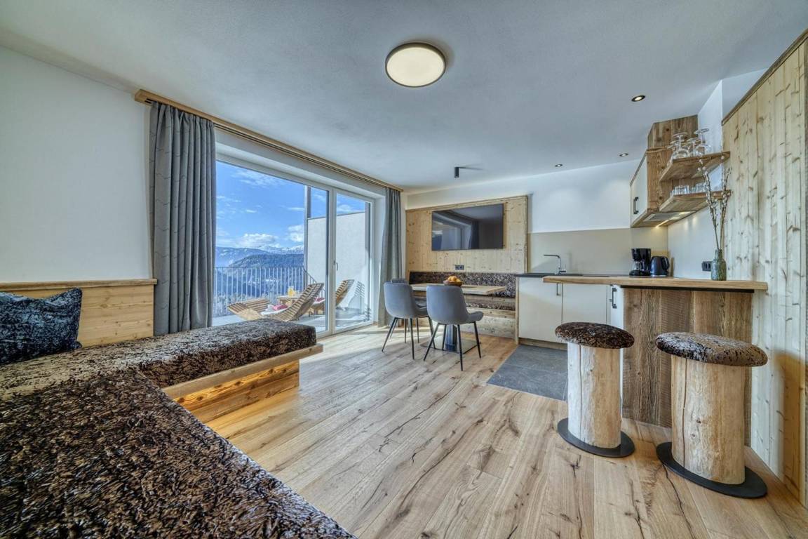 60 M² Huoneisto ∙ 2 Makuuhuonetta ∙ 7 Vierasta - Merano