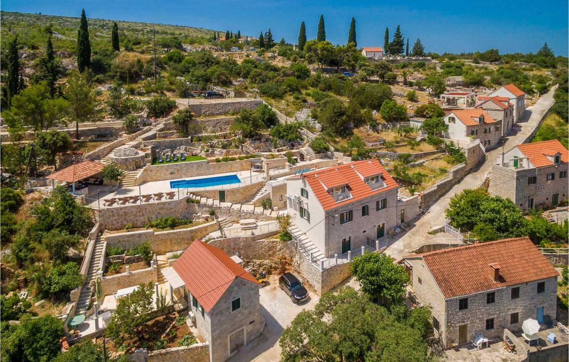 280 M² Ferienhaus ∙ 5 Schlafzimmer ∙ 16 Gäste - Milna