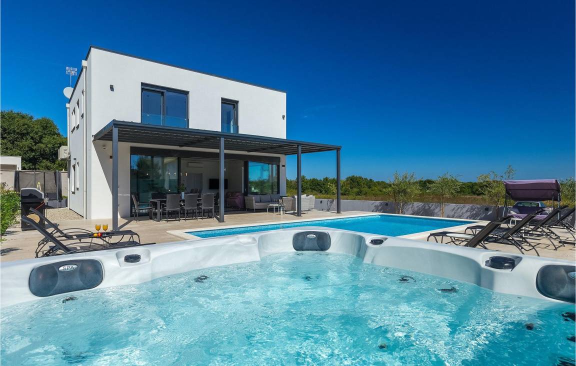 198 M² Ferienhaus ∙ 3 Schlafzimmer ∙ 6 Gäste - Ližnjan