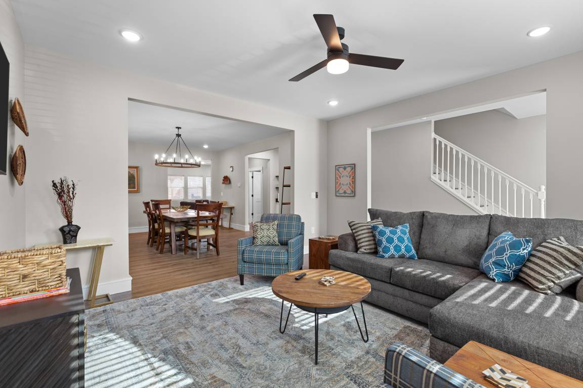 325 M² House ∙ 5 Bedrooms ∙ 14 Guests - St. Louis, MO