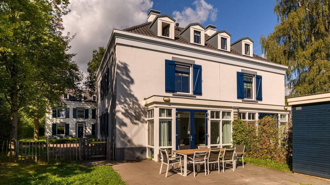 122 M² Apartment ∙ 4 Bedrooms ∙ 8 Guests - Maastricht