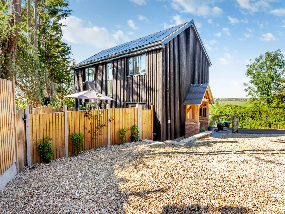 Cottage ∙ 4 Bedrooms ∙ 8 Guests - Weston-super-Mare