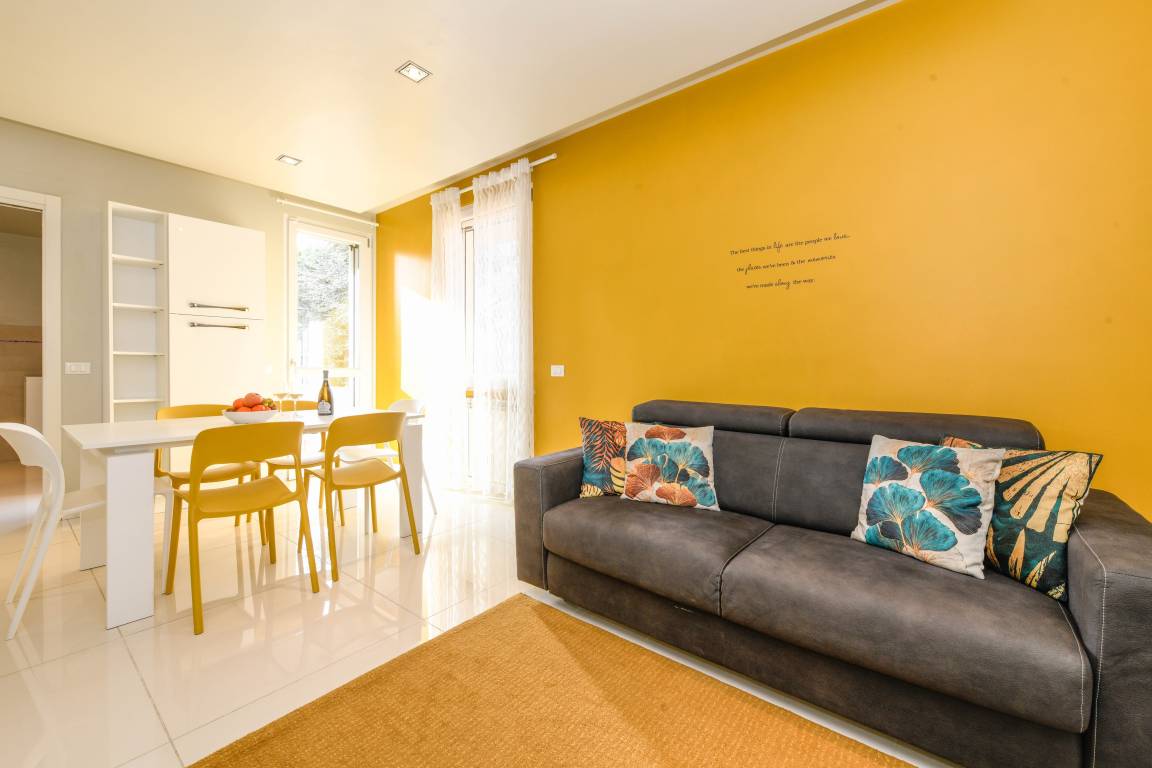 70 M² Apartment ∙ 2 Bedrooms ∙ 6 Guests - Sirmione