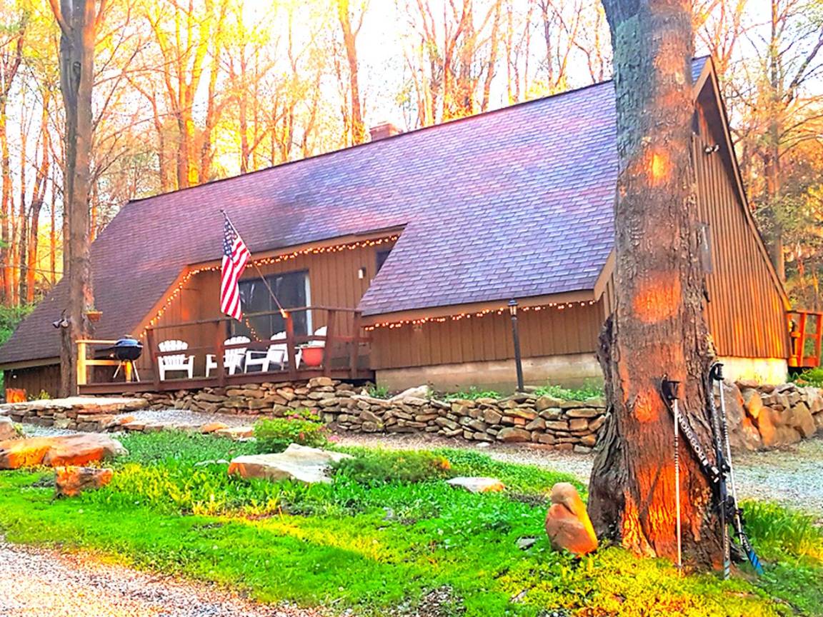House ∙ 3 Bedrooms ∙ 7 Guests - Donegal, PA