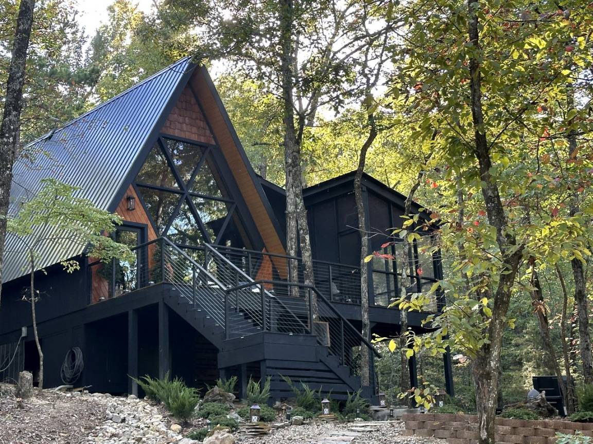 Cabin ∙ 2 Bedrooms ∙ 6 Guests - Mena, AR