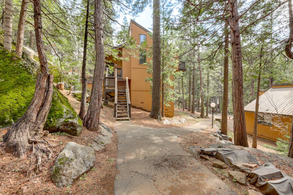 94 M² Apartment ∙ 2 Bedrooms ∙ 4 Guests - Shaver Lake, CA