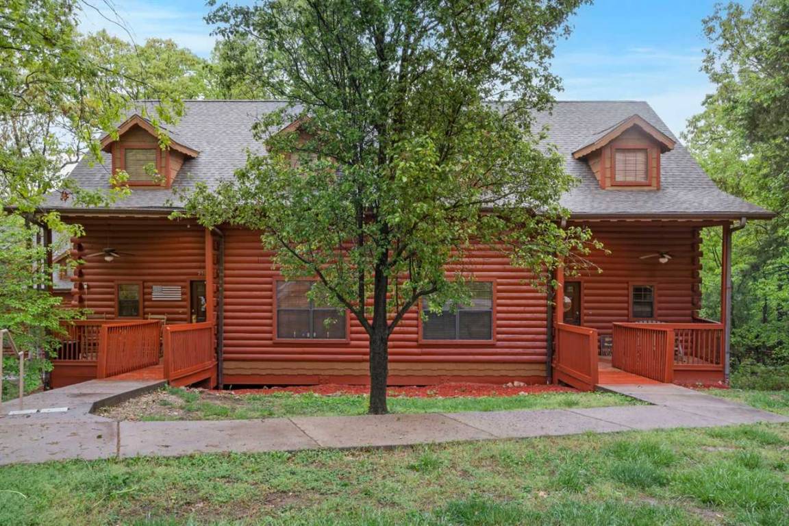 Cabin ∙ 3 Bedrooms ∙ 9 Guests - Branson, MO