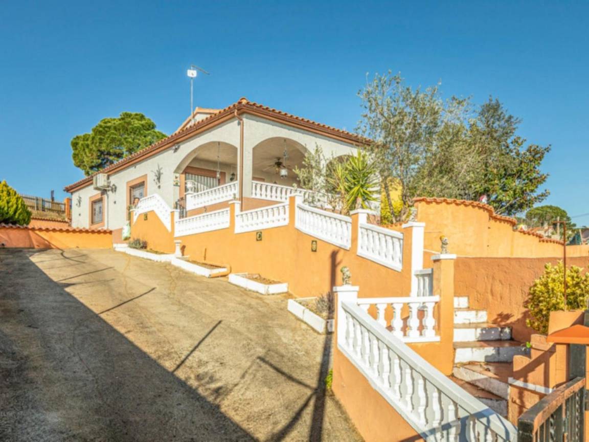100 M² Villa ∙ 3 Schlafzimmer ∙ 6 Gäste - Tordera
