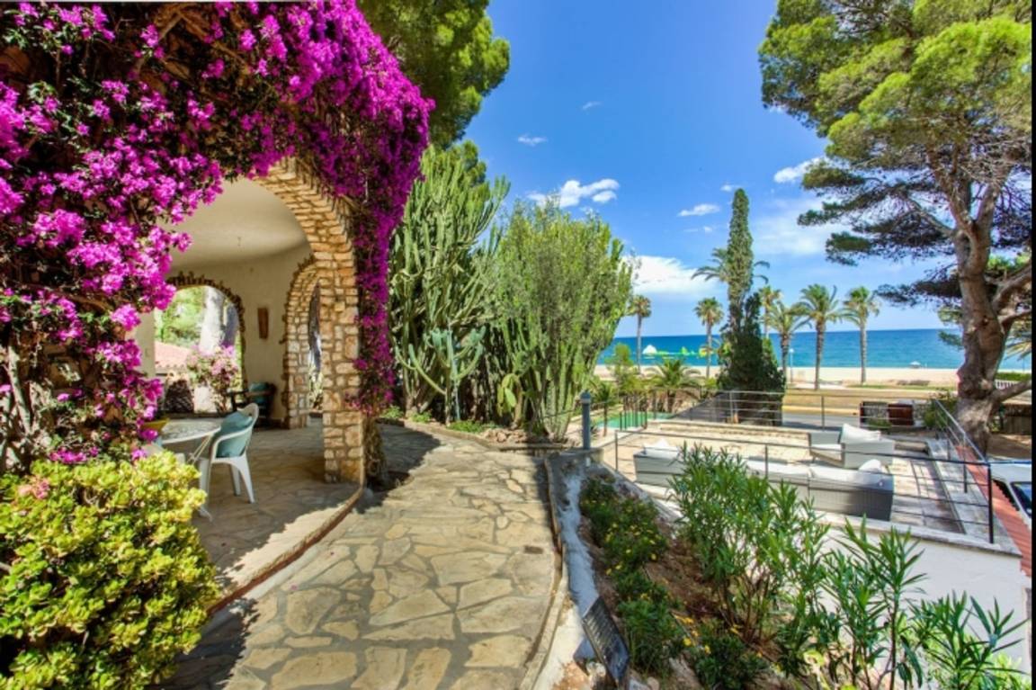 630 M² Villa ∙ 6 Chambres ∙ 12 Personnes - Miami Platja