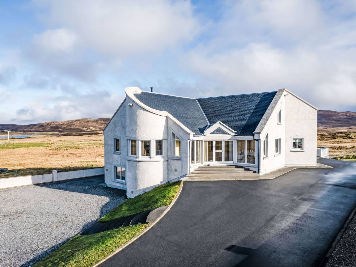 391 M² House ∙ 7 Bedrooms ∙ 13 Guests - South Uist
