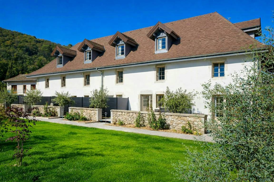 111 M² Maison De Vacances ∙ 4 Chambres ∙ 8 Personnes - Belley
