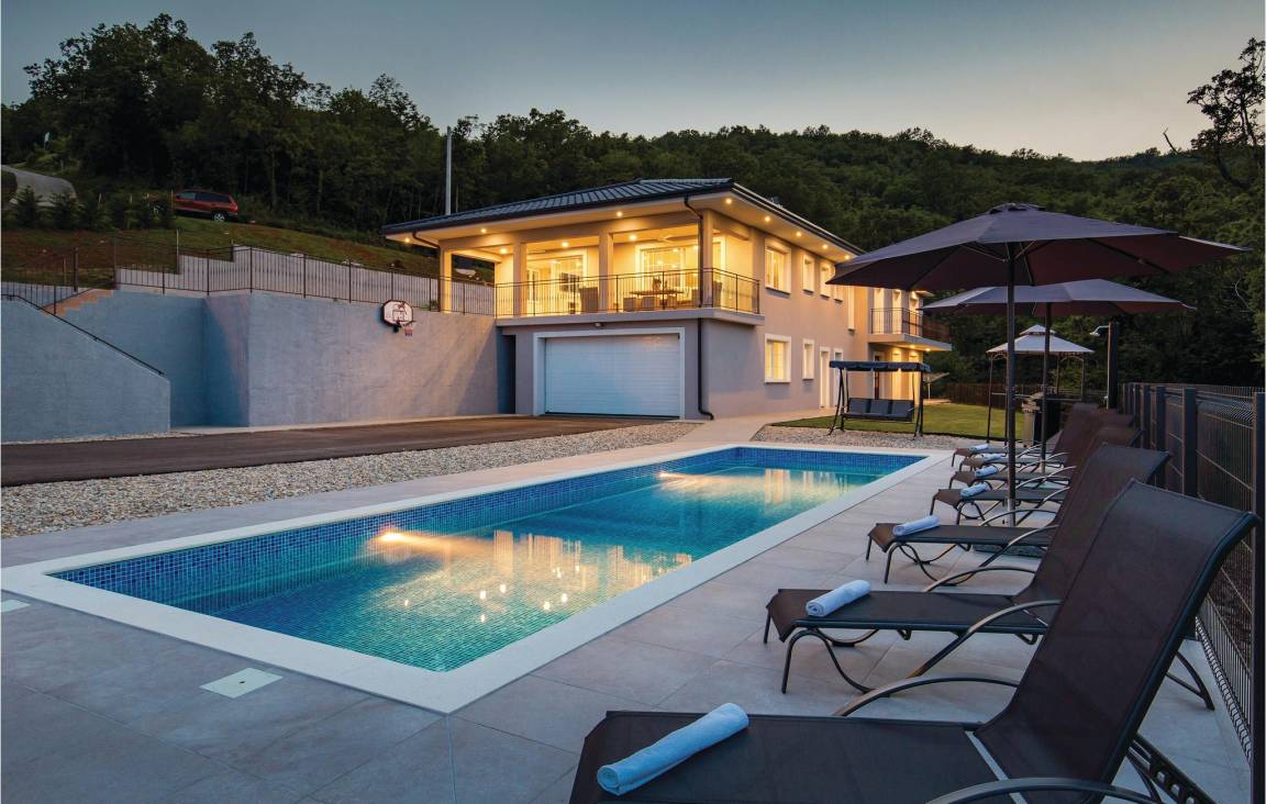 338 M² Maison De Vacances ∙ 5 Chambres ∙ 10 Personnes - Opatija