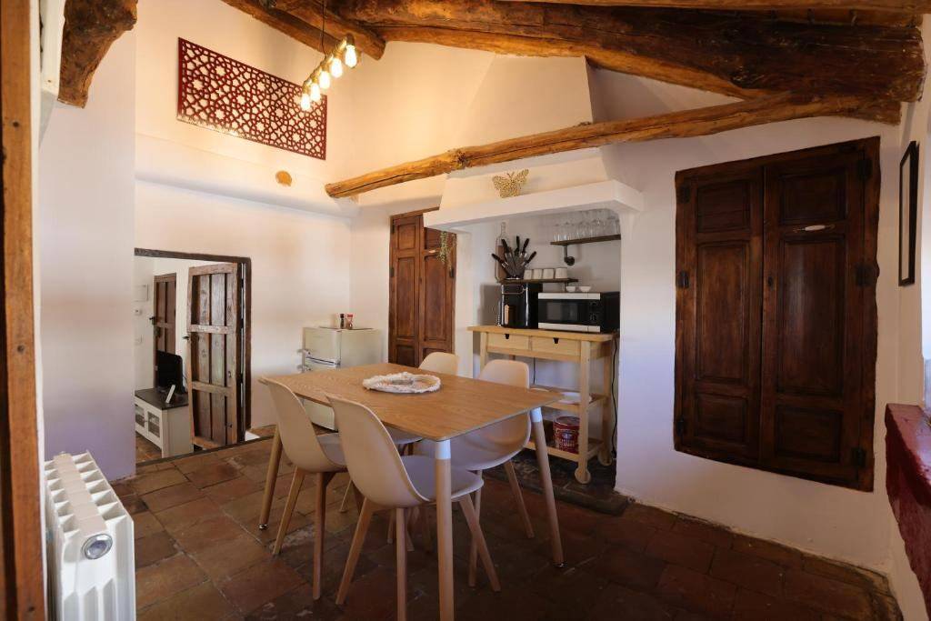 200 M² Ferienhaus ∙ 2 Schlafzimmer ∙ 4 Gäste - Alhama de Granada