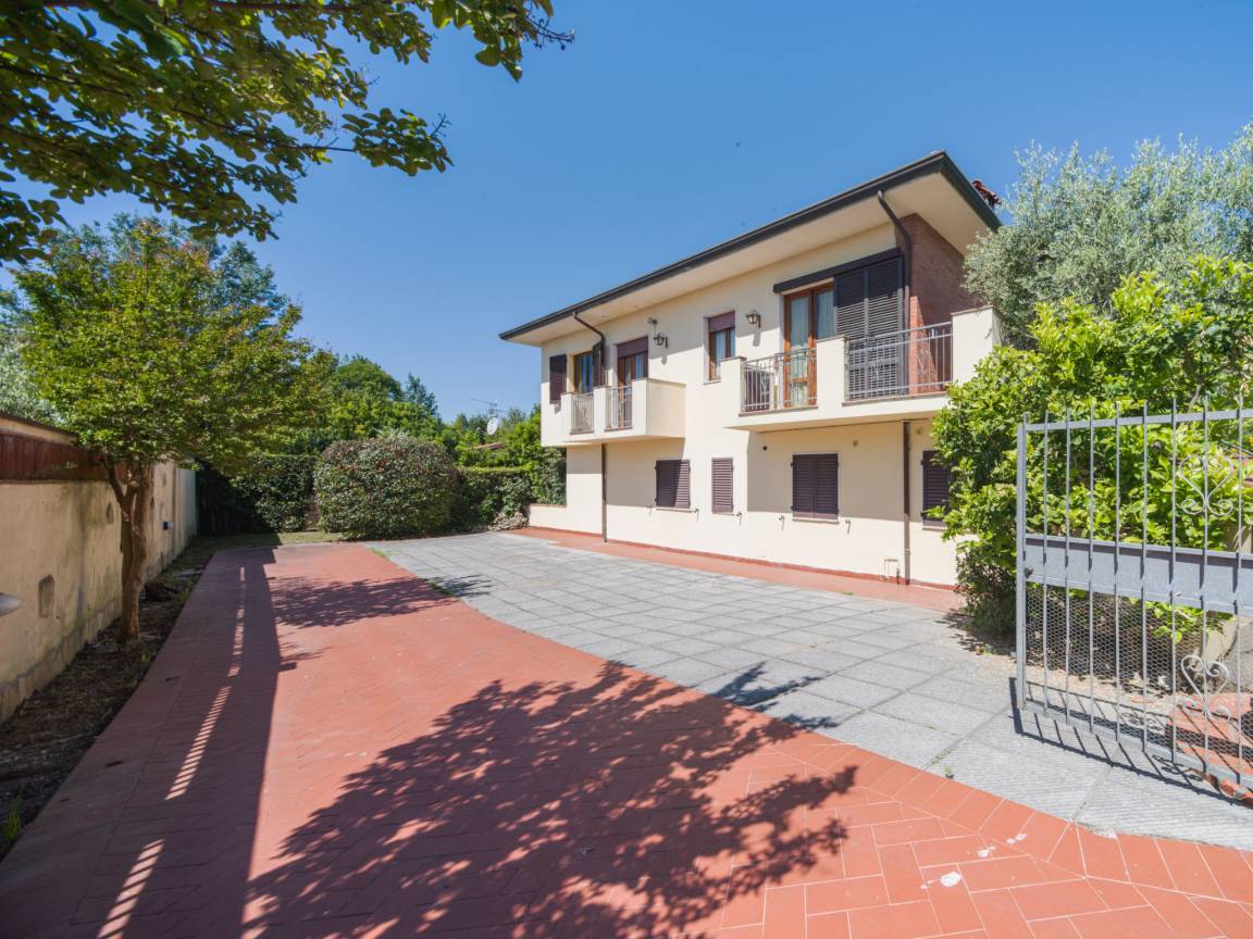 110 M² Apartment ∙ 3 Bedrooms ∙ 6 Guests - Pietrasanta