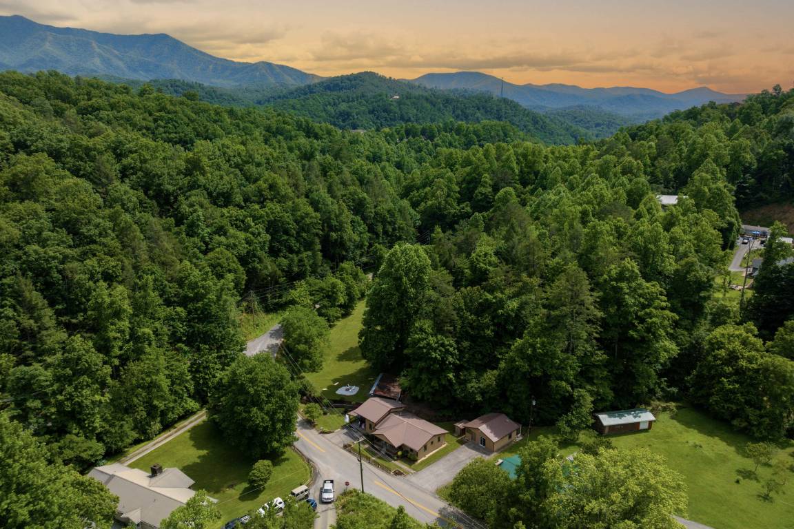 221 M² House ∙ 6 Bedrooms ∙ 12 Guests - Gatlinburg, TN