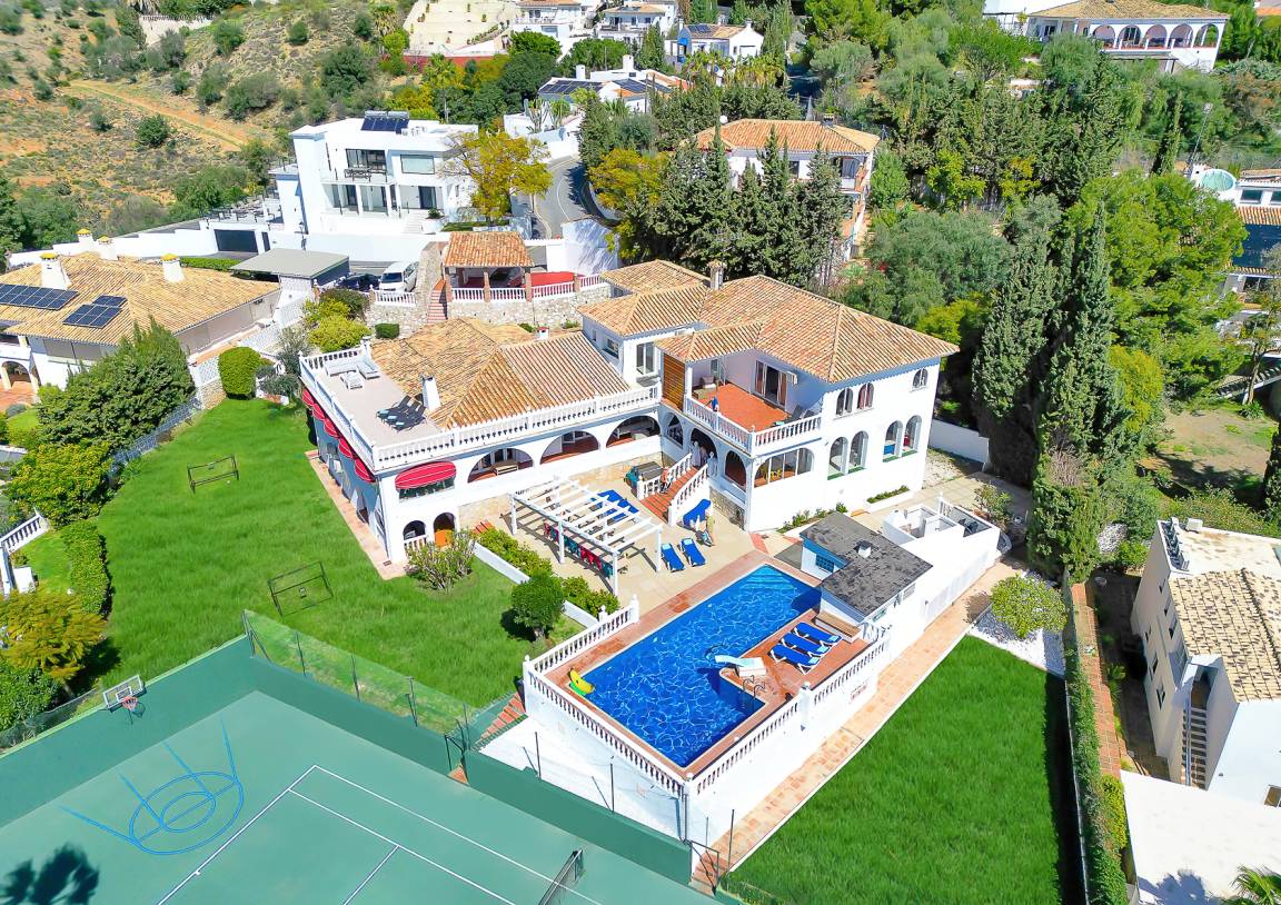 800 M² Villa ∙ 10 Habitaciones ∙ 29 Huéspedes - La Cala de Mijas