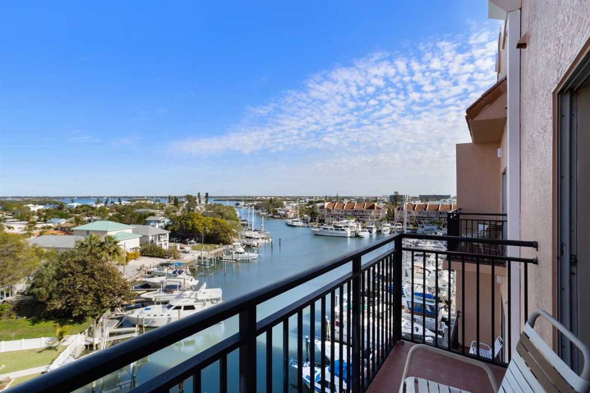 108 M² Condo ∙ 3 Bedrooms ∙ 8 Guests - Madeira Beach, FL