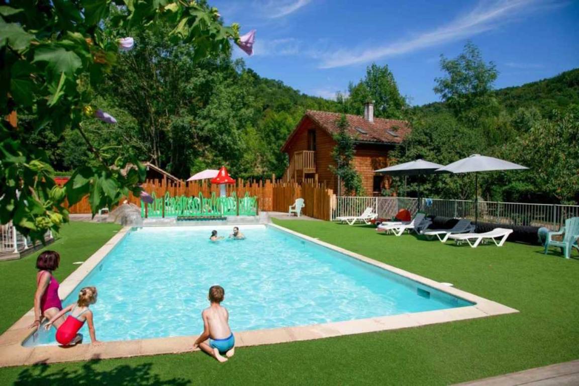 30 M² Camping ∙ 2 Chambres ∙ 5 Personnes - Ariège