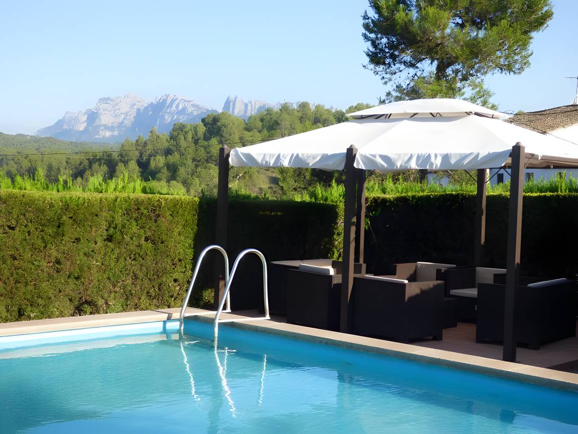 75 M² Apartment ∙ 2 Bedrooms ∙ 5 Guests - Municipality of Manresa