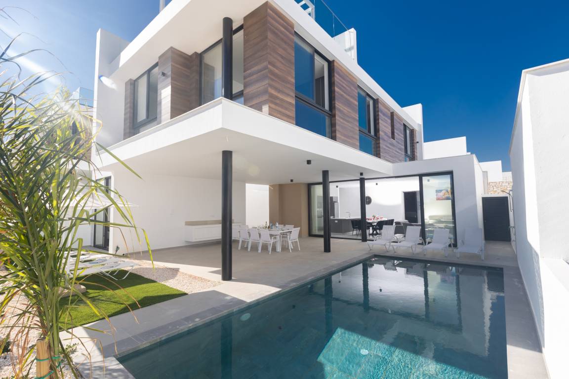 180 M² Villa ∙ 5 Bedrooms ∙ 11 Guests - Nissi Beach