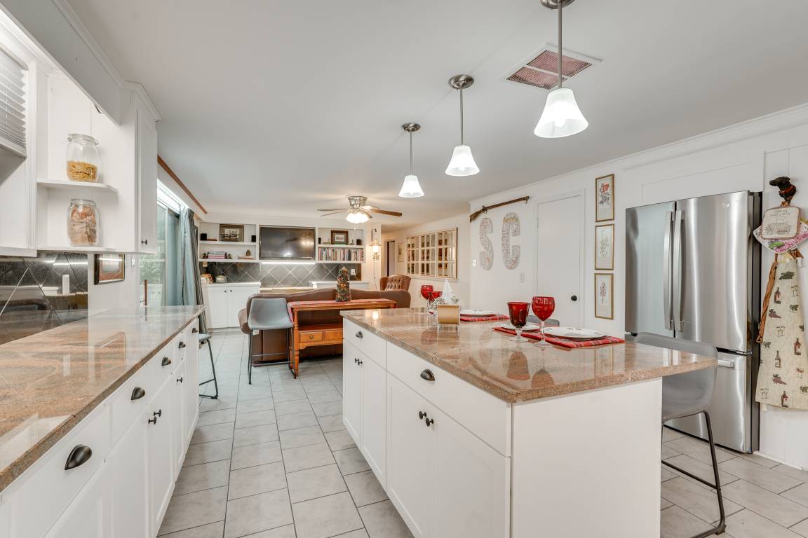 99 M² House ∙ 2 Bedrooms ∙ 4 Guests - Greenwood, SC