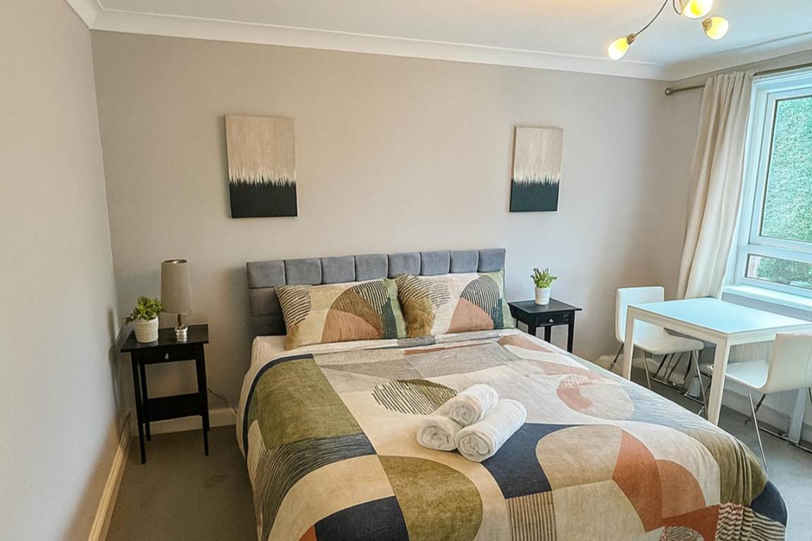 78 M² Apartment ∙ 2 Bedrooms ∙ 4 Guests - East Croydon