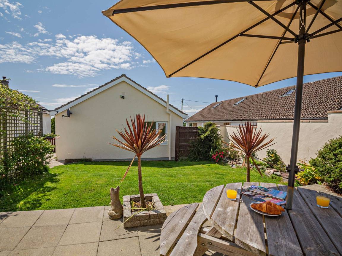 Cottage ∙ 2 Bedrooms ∙ 4 Guests - Holyhead