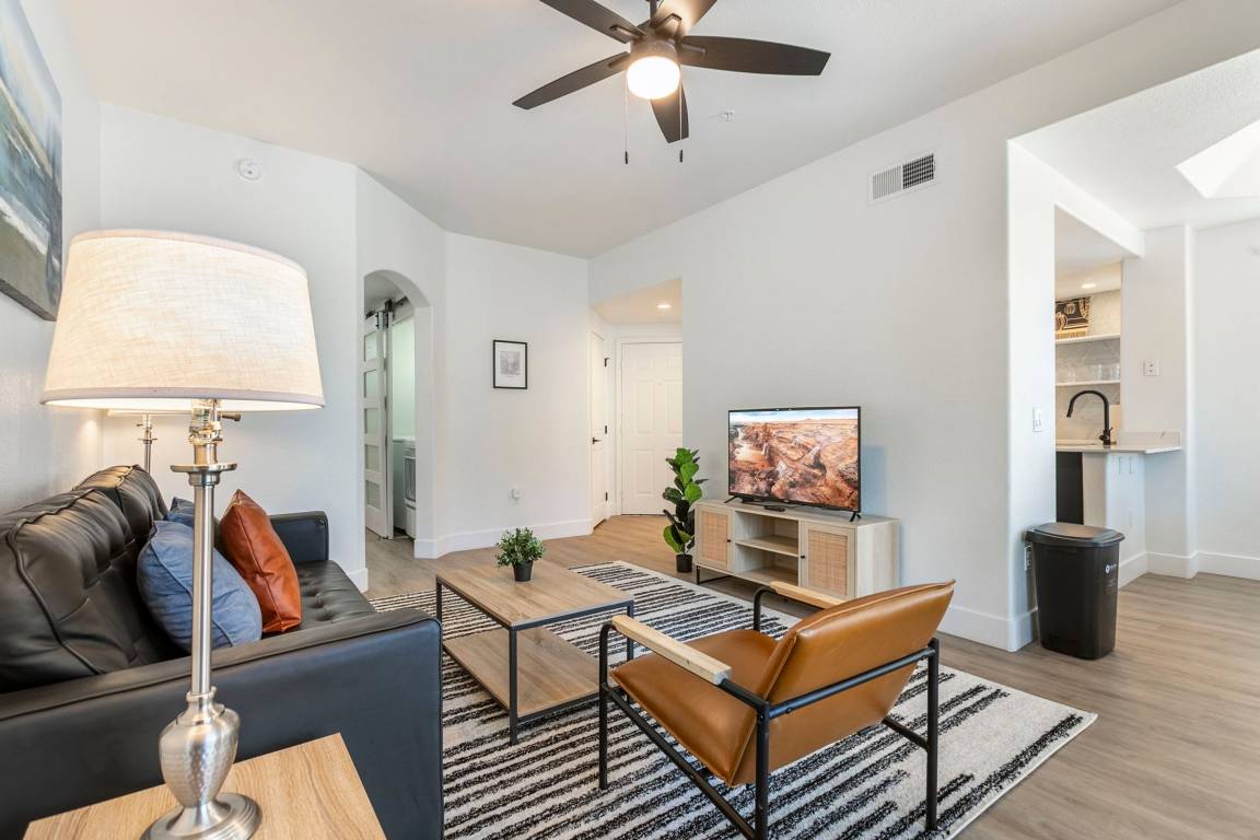 Apartment ∙ 2 Bedrooms ∙ 4 Guests - Phoenix, AZ