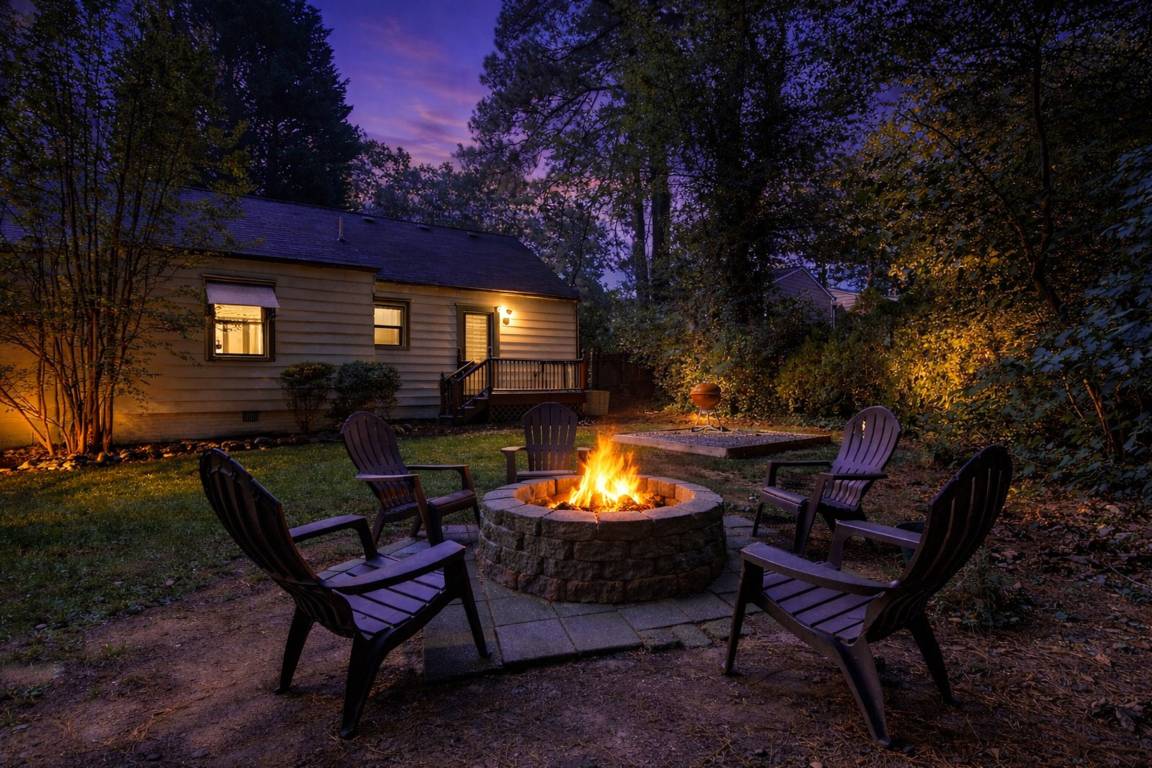 139 M² Ferienhaus ∙ 3 Schlafzimmer ∙ 14 Gäste - Atlanta, GA