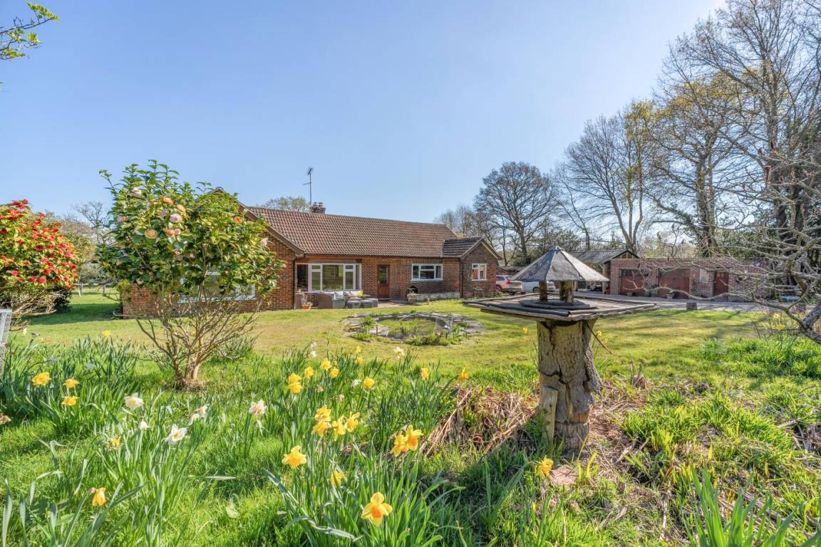 Cottage ∙ 4 Bedrooms ∙ 8 Guests - West Sussex